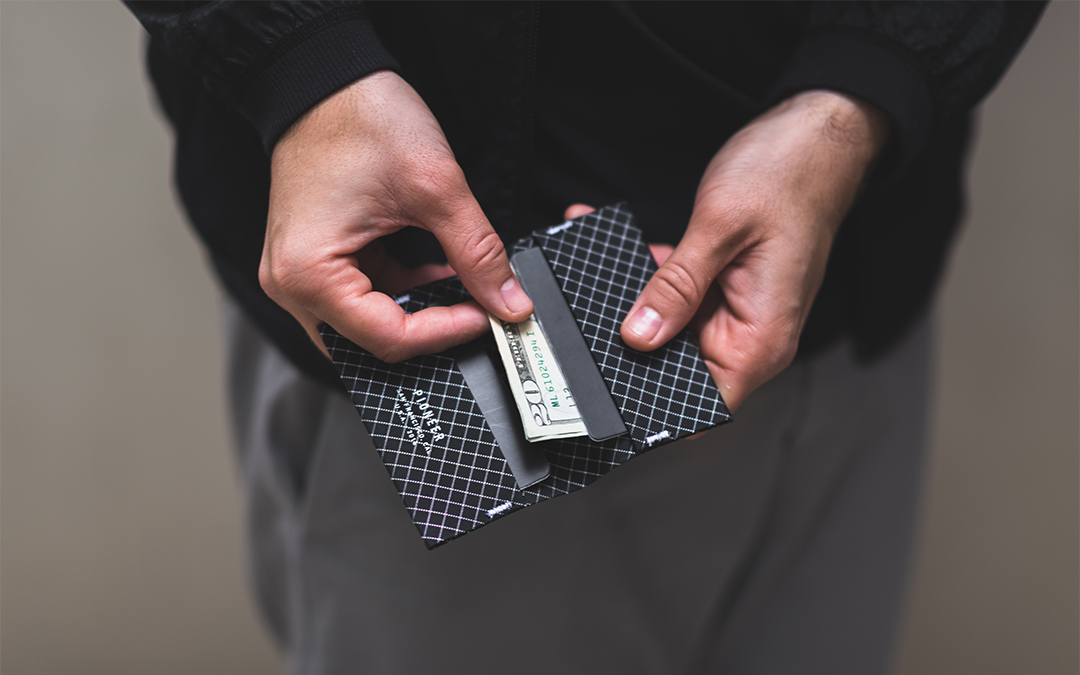 The Best Slim Bifold Wallets in 2022 - Everyday Carry