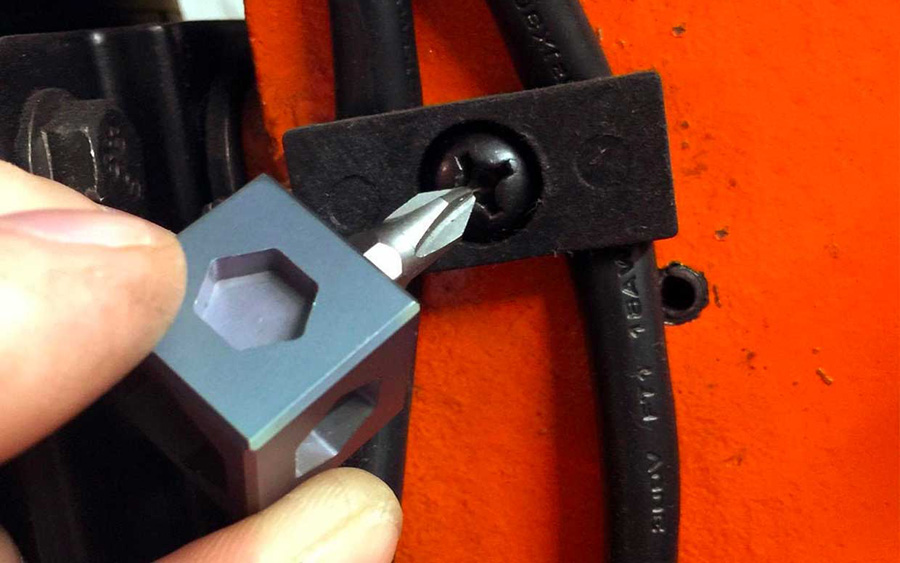 TheGearFly Stainless Steel Dice Tool - Everyday Carry