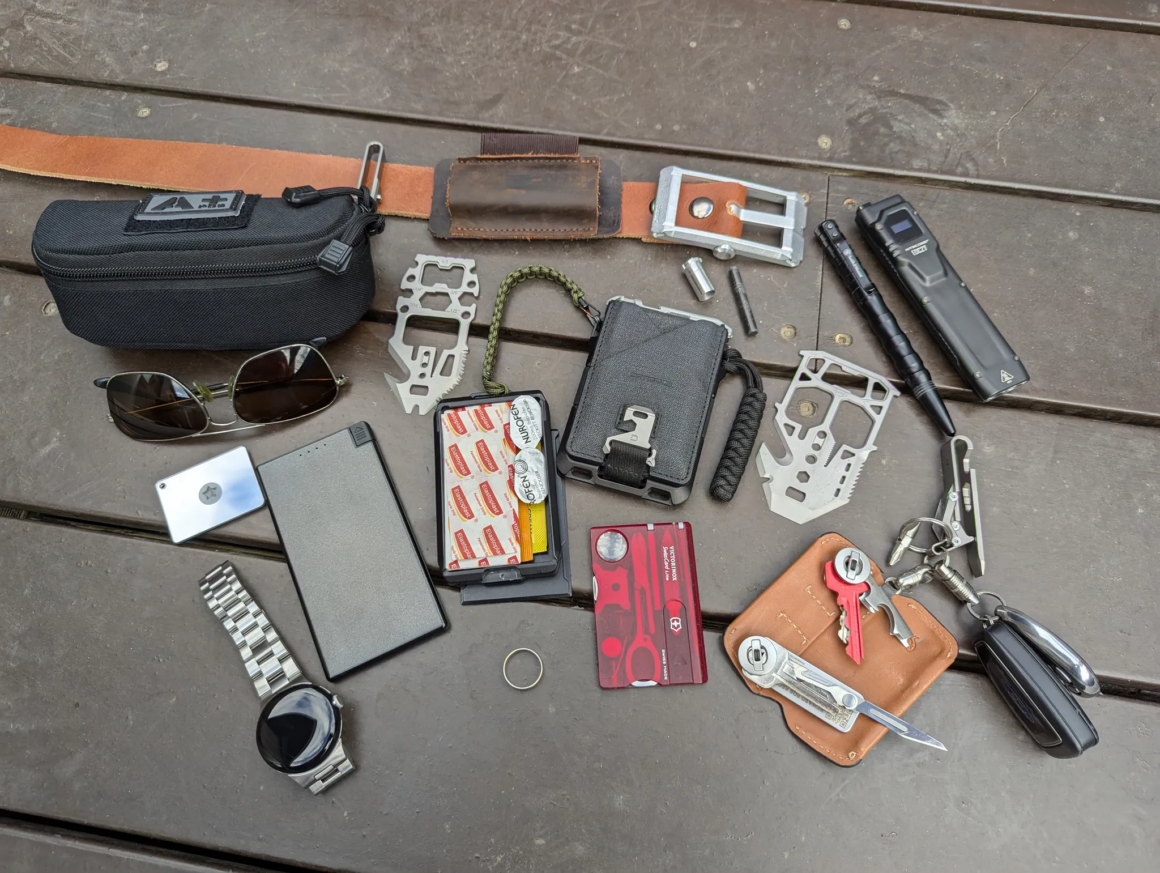 The Best Community EDC Gear: Pocket Dump from @everydaychuckcarry ...